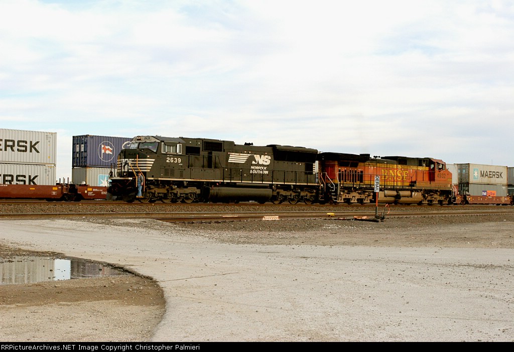 NS 2639 and BNSF 4932